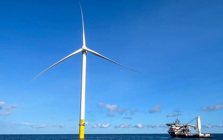 Revolution Wind off Rhode Island, Connecticut gets first turbine