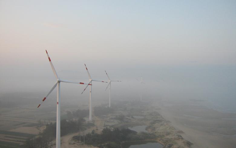 Suzlon bags deal to equip 104-MW Indian wind farm for Ampin