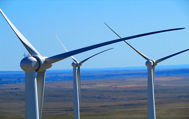 Turbine installation starts for 240-MW wind farm in Montana