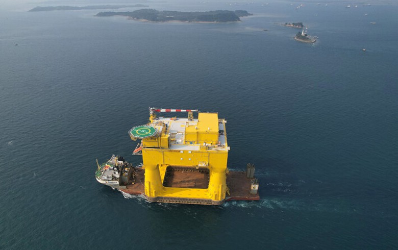 DolWin5 platform leaves Singaporean yard