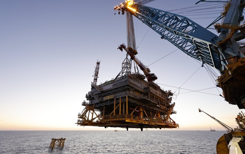 Offshore substation installed at 496-MW Saint-Brieuc