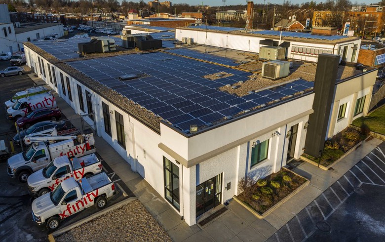 Comcast installs rooftop solar array at facility in Washington DC
