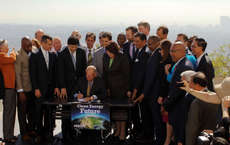 California signs legislation for 50% renewable power goal