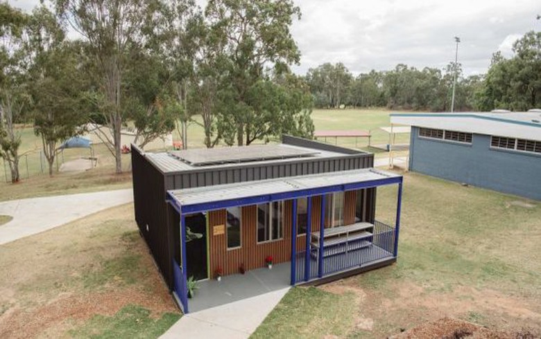 Solar-and-battery powered classroom trialled in Australia