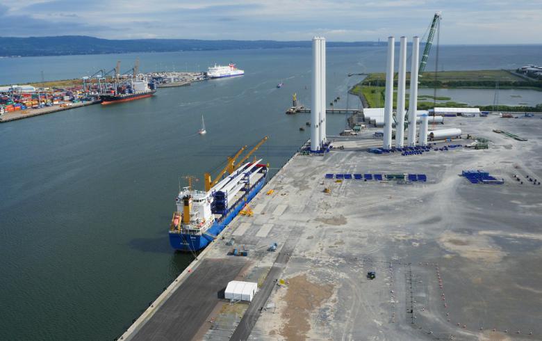Turbine blades for Burbo Bank Extension arrive at Belfast pre-assembly site