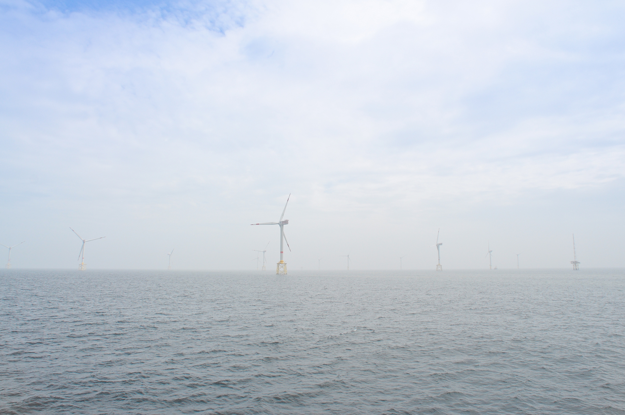 Siemens completes 864-MW Sylwin 1 offshore wind link for TenneT