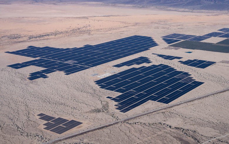 Clearway plugs in solar-plus-storage mega-complex in California