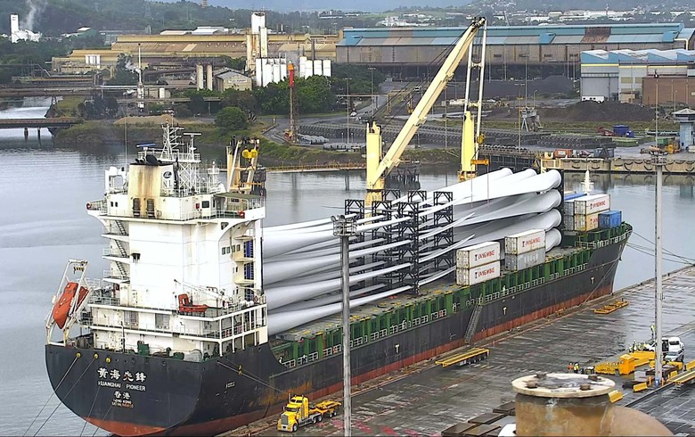 Aussie wind project of 110 MW gets its 1st blade delivered